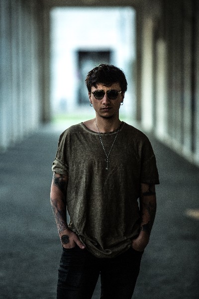 Energia e poesia tra i "Pianeti" di Ultimo - RECENSIONE