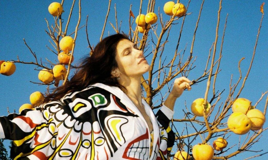 Elisa si apre all'altro per "Ritorno al futuro / Back to the future ...