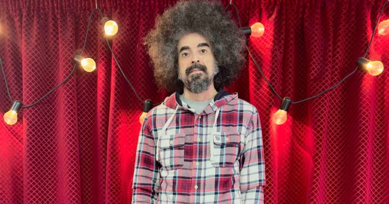 Caparezza annuncia a sorpresa il ritorno live nel 2026